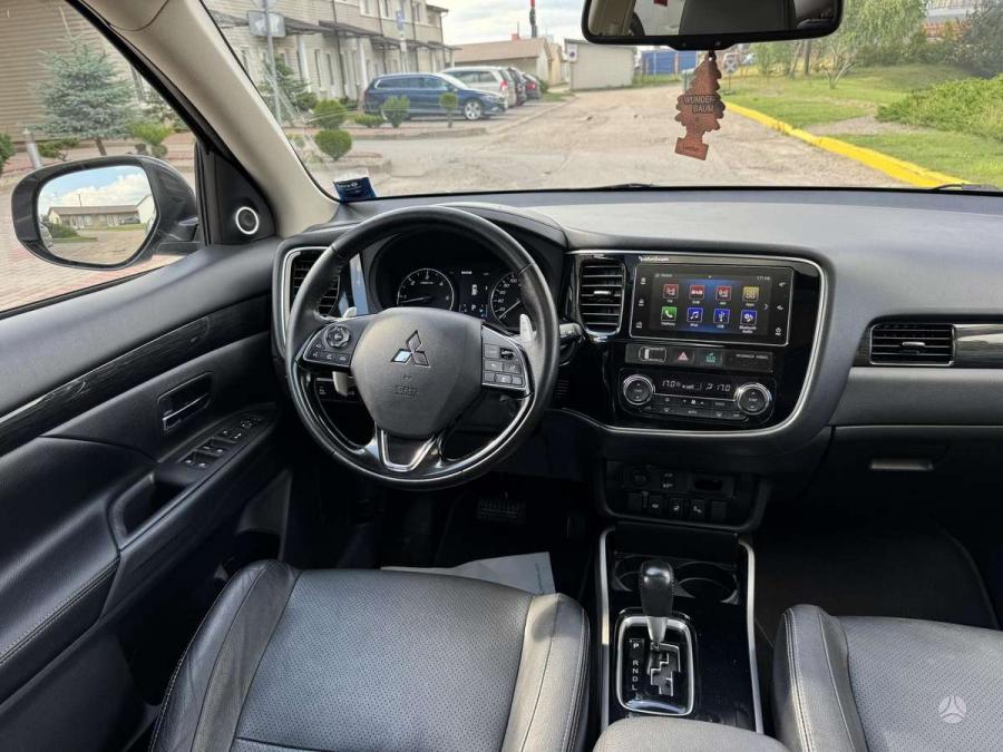 Brown Mitsubishi Outlander 2016 in Vilnius, with an engine capacity of 2.27 L and mileage of 293 thousand km for 9270 €, photo 17 on AUTOMOTO.COM.LV