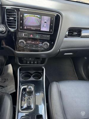 Brown Mitsubishi Outlander 2016 in Vilnius, with an engine capacity of 2.27 L and mileage of 293 thousand km for 9270 €, photo 20 on AUTOMOTO.COM.LV
