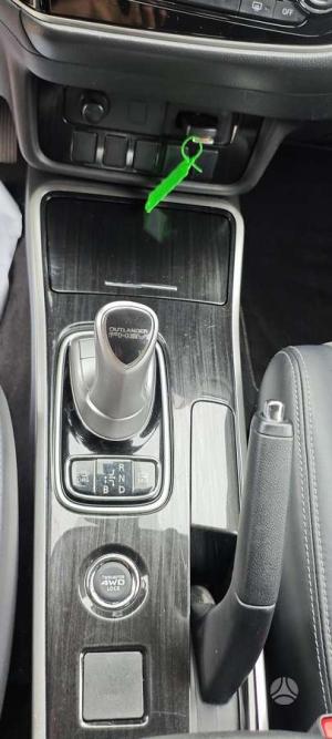 Brūns Mitsubishi Outlander 2016 Kauņa, ar dzinēja tilpumu 2.00 L un nobraukumu 246 tūkst. km par 9999 €, foto 24 vietnē AUTOMOTO.COM.LV