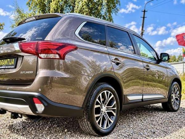 Brown Mitsubishi Outlander 2016 in Siauliai, with an engine capacity of 2.27 L and mileage of 209 thousand km for 14750 €, photo 9 on AUTOMOTO.COM.LV