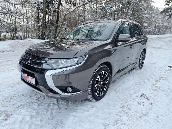 Brown Mitsubishi Outlander 2017 in Vilnius, with an engine capacity of 2.00 L and mileage of 116 thousand km for 15800 €, photo 1 on AUTOMOTO.COM.LV