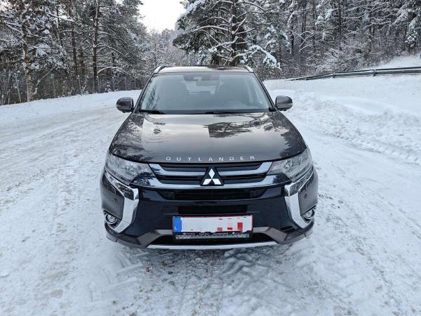 Brown Mitsubishi Outlander 2017 in Vilnius, with an engine capacity of 2.00 L and mileage of 116 thousand km for 15800 €, photo 2 on AUTOMOTO.COM.LV