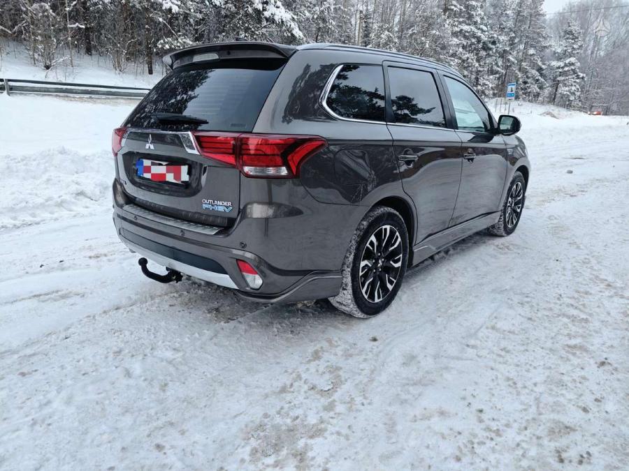 Brown Mitsubishi Outlander 2017 in Vilnius, with an engine capacity of 2.00 L and mileage of 116 thousand km for 15800 €, photo 5 on AUTOMOTO.COM.LV