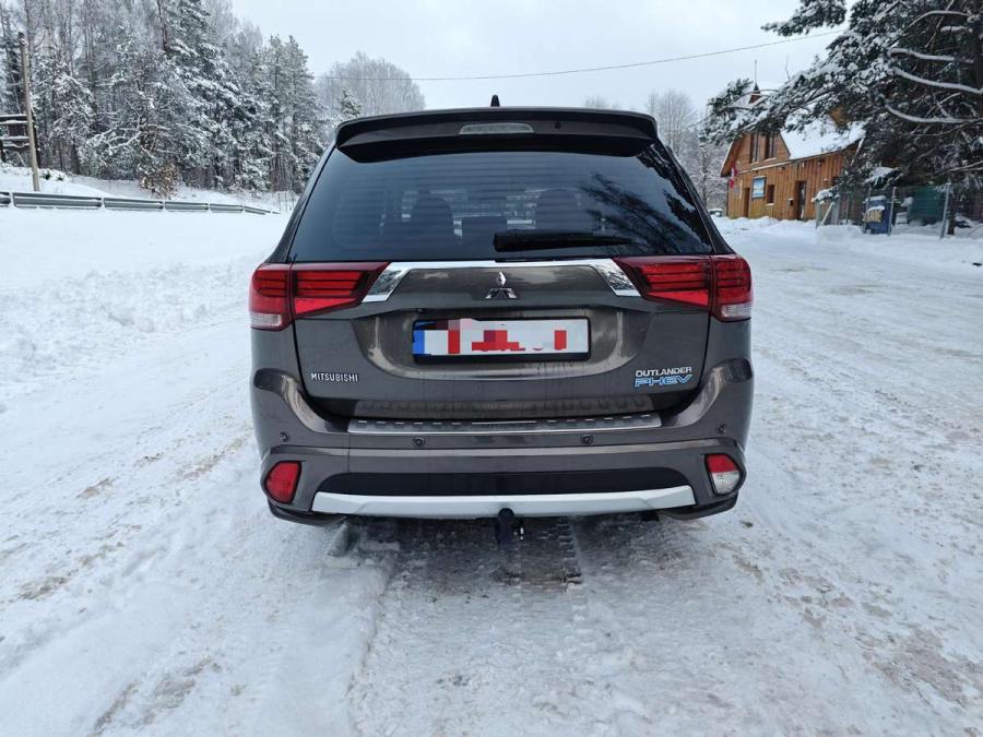 Brown Mitsubishi Outlander 2017 in Vilnius, with an engine capacity of 2.00 L and mileage of 116 thousand km for 15800 €, photo 6 on AUTOMOTO.COM.LV