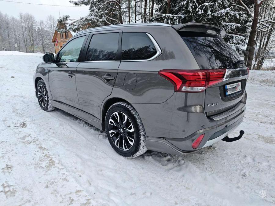 Brown Mitsubishi Outlander 2017 in Vilnius, with an engine capacity of 2.00 L and mileage of 116 thousand km for 15800 €, photo 7 on AUTOMOTO.COM.LV