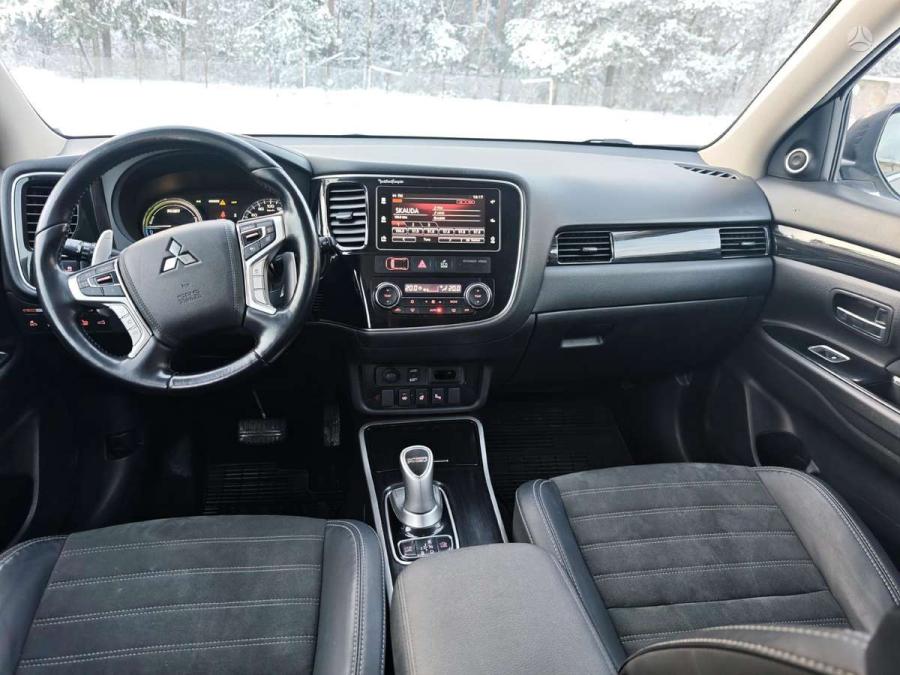 Brown Mitsubishi Outlander 2017 in Vilnius, with an engine capacity of 2.00 L and mileage of 116 thousand km for 15800 €, photo 15 on AUTOMOTO.COM.LV