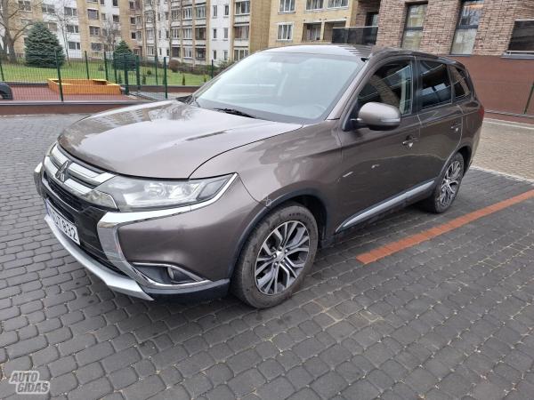 Brūns Mitsubishi Outlander 2017 Kauņa, ar dzinēja tilpumu 2.40 L un nobraukumu 150 tūkst. km par 10200 €, foto 3 vietnē AUTOMOTO.COM.LV