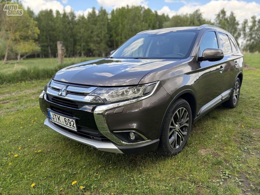 Brown Mitsubishi Outlander 2017 in Siauliai, with an engine capacity of 2.00 L and mileage of 126 thousand km for 13000 €, photo 1 on AUTOMOTO.COM.LV