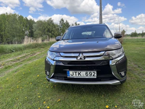 Brown Mitsubishi Outlander 2017 in Siauliai, with an engine capacity of 2.00 L and mileage of 126 thousand km for 13000 €, photo 2 on AUTOMOTO.COM.LV