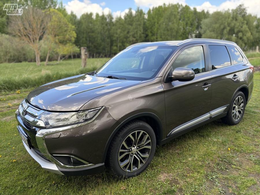 Brown Mitsubishi Outlander 2017 in Siauliai, with an engine capacity of 2.00 L and mileage of 126 thousand km for 13000 €, photo 8 on AUTOMOTO.COM.LV