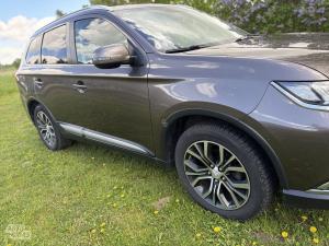 Brown Mitsubishi Outlander 2017 in Siauliai, with an engine capacity of 2.00 L and mileage of 126 thousand km for 13000 €, photo 12 on AUTOMOTO.COM.LV