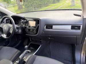 Brown Mitsubishi Outlander 2017 in Siauliai, with an engine capacity of 2.00 L and mileage of 126 thousand km for 13000 €, photo 17 on AUTOMOTO.COM.LV