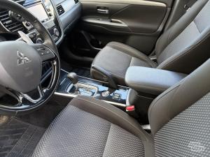 Brown Mitsubishi Outlander 2017 in Siauliai, with an engine capacity of 2.00 L and mileage of 126 thousand km for 13000 €, photo 26 on AUTOMOTO.COM.LV