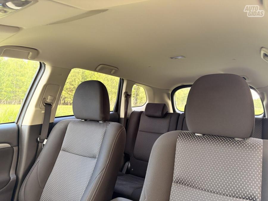 Brown Mitsubishi Outlander 2017 in Siauliai, with an engine capacity of 2.00 L and mileage of 126 thousand km for 13000 €, photo 28 on AUTOMOTO.COM.LV