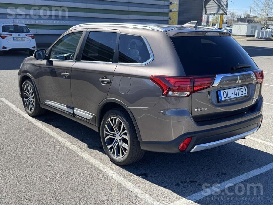 Brūns Mitsubishi Outlander 2017 Rīga, ar dzinēja tilpumu 2.30 L un nobraukumu 184 tūkst. km par 11900 €, foto 4 vietnē AUTOMOTO.COM.LV