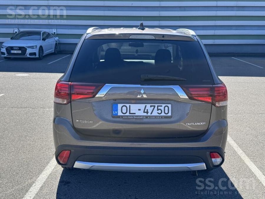 Brūns Mitsubishi Outlander 2017 Rīga, ar dzinēja tilpumu 2.30 L un nobraukumu 184 tūkst. km par 11900 €, foto 5 vietnē AUTOMOTO.COM.LV