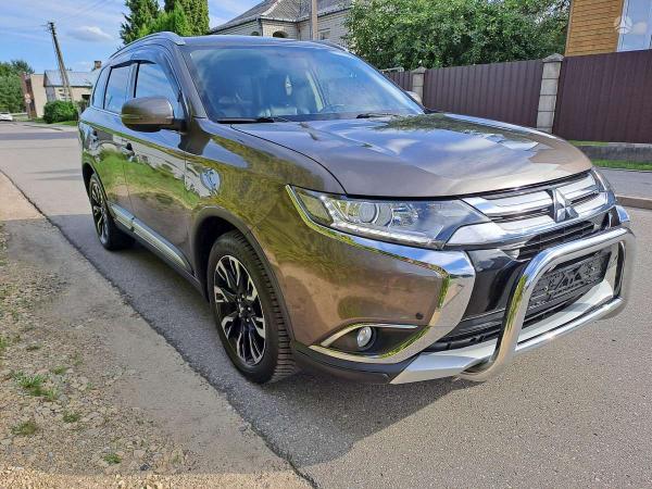 Brown Mitsubishi Outlander 2017 in Prienai, with an engine capacity of 2.27 L and mileage of 243 thousand km for 10600 €, photo 3 on AUTOMOTO.COM.LV