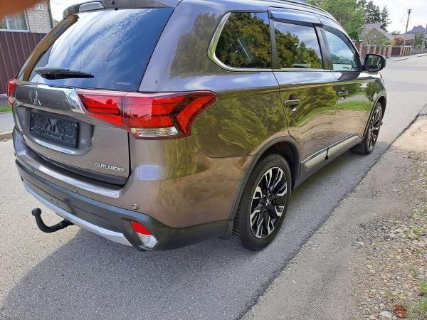 Brown Mitsubishi Outlander 2017 in Prienai, with an engine capacity of 2.27 L and mileage of 243 thousand km for 10600 €, photo 4 on AUTOMOTO.COM.LV