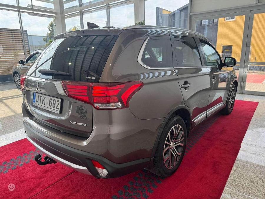 Brūns Mitsubishi Outlander 2017 Šauļi, ar dzinēja tilpumu 2.00 L un nobraukumu 128 tūkst. km par 13900 €, foto 6 vietnē AUTOMOTO.COM.LV