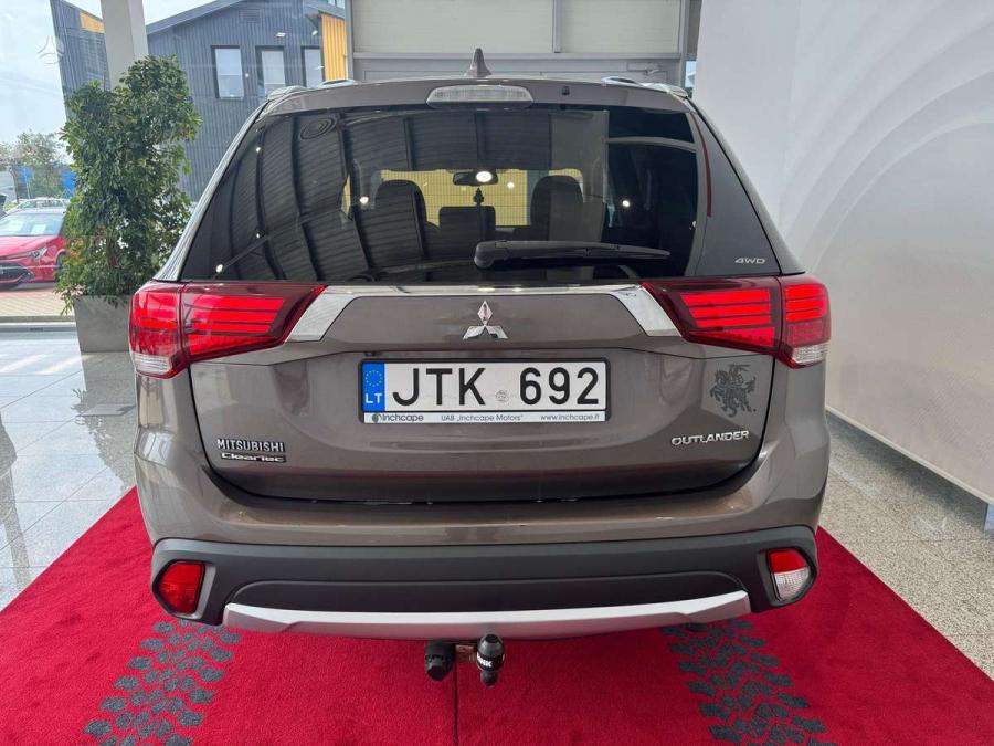 Brūns Mitsubishi Outlander 2017 Šauļi, ar dzinēja tilpumu 2.00 L un nobraukumu 128 tūkst. km par 13900 €, foto 7 vietnē AUTOMOTO.COM.LV