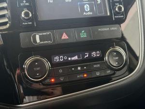 Brūns Mitsubishi Outlander 2017 Šauļi, ar dzinēja tilpumu 2.00 L un nobraukumu 128 tūkst. km par 13900 €, foto 18 vietnē AUTOMOTO.COM.LV