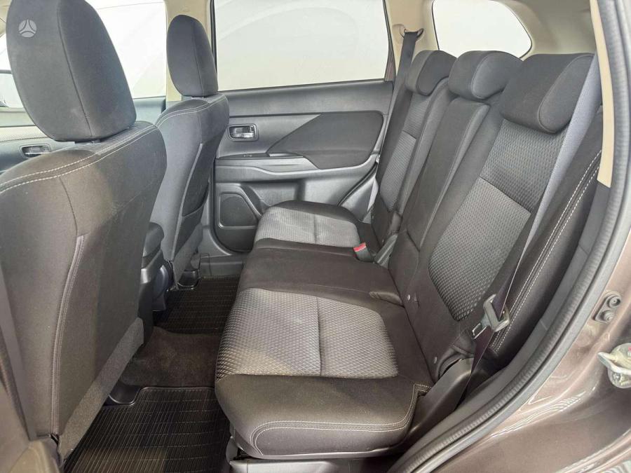 Brūns Mitsubishi Outlander 2017 Šauļi, ar dzinēja tilpumu 2.00 L un nobraukumu 128 tūkst. km par 13900 €, foto 20 vietnē AUTOMOTO.COM.LV