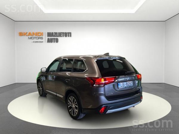 Brūns Mitsubishi Outlander 2017 Rīga, ar dzinēja tilpumu 2.00 L un nobraukumu 105 tūkst. km par 14990 €, foto 5 vietnē AUTOMOTO.COM.LV