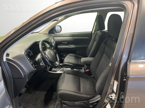 Brūns Mitsubishi Outlander 2017 Rīga, ar dzinēja tilpumu 2.00 L un nobraukumu 105 tūkst. km par 14990 €, foto 10 vietnē AUTOMOTO.COM.LV