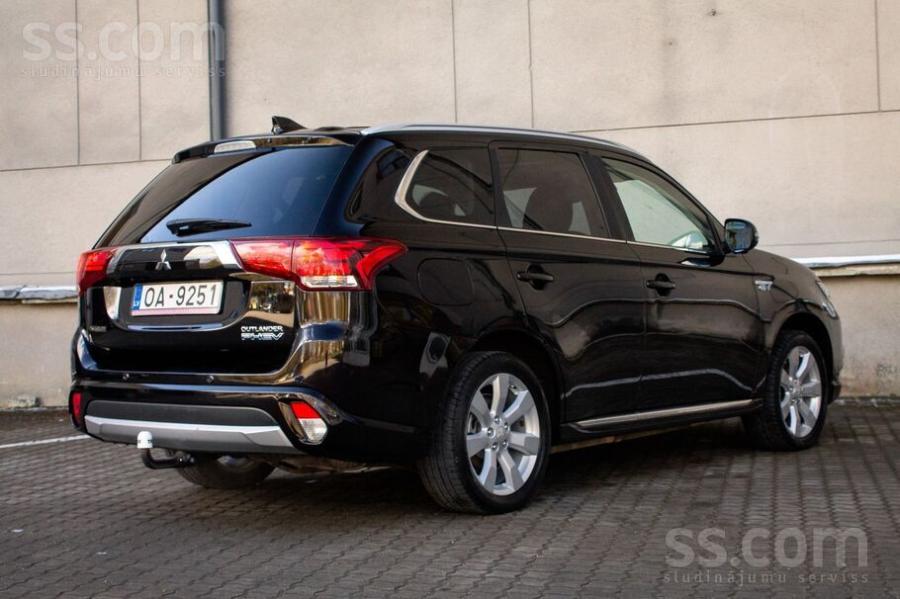 Brown Mitsubishi Outlander 2017 in Riga, with an engine capacity of 2.10 L and mileage of 260 thousand km for 14100 €, photo 6 on AUTOMOTO.COM.LV