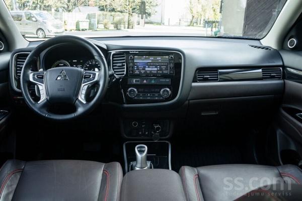 Mitsubishi Outlander 2017 Rīga vietnē Brūns Mitsubishi Outlander 2017 Rīga, ar dzinēja tilpumu 2.10 L un nobraukumu 260 tūkst. km par 14100 €, foto 10 vietnē AUTOMOTO.COM.LV