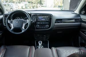 Brown Mitsubishi Outlander 2017 in Riga, with an engine capacity of 2.10 L and mileage of 260 thousand km for 14100 €, photo 10 on AUTOMOTO.COM.LV