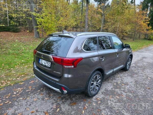 Mitsubishi Outlander 2017 Alūksne vietnē Brūns Mitsubishi Outlander 2017 Alūksne, ar dzinēja tilpumu 2.30 L un nobraukumu 187 tūkst. km par 10900 €, foto 6 vietnē AUTOMOTO.COM.LV