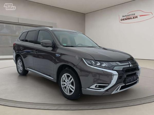 Brown Mitsubishi Outlander 2018 in Kaunas, with an engine capacity of 2.40 L and mileage of 42 thousand km for 25284 €, photo 3 on AUTOMOTO.COM.LV