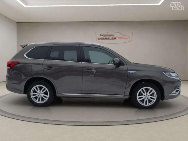 Brown Mitsubishi Outlander 2018 in Kaunas, with an engine capacity of 2.40 L and mileage of 42 thousand km for 25284 €, photo 4 on AUTOMOTO.COM.LV