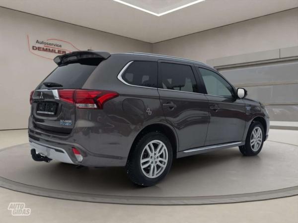 Brown Mitsubishi Outlander 2018 in Kaunas, with an engine capacity of 2.40 L and mileage of 42 thousand km for 25284 €, photo 5 on AUTOMOTO.COM.LV