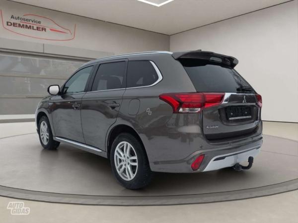 Brown Mitsubishi Outlander 2018 in Kaunas, with an engine capacity of 2.40 L and mileage of 42 thousand km for 25284 €, photo 7 on AUTOMOTO.COM.LV