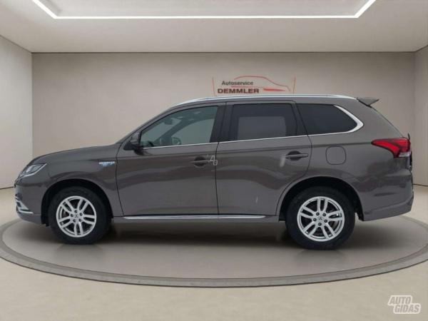 Brown Mitsubishi Outlander 2018 in Kaunas, with an engine capacity of 2.40 L and mileage of 42 thousand km for 25284 €, photo 8 on AUTOMOTO.COM.LV