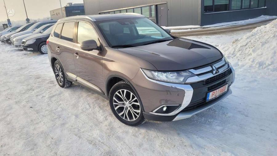 Brown Mitsubishi Outlander 2018 in Siauliai, with an engine capacity of 2.27 L and mileage of 237 thousand km for 10700 €, photo 1 on AUTOMOTO.COM.LV