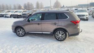 Brown Mitsubishi Outlander 2018 in Siauliai, with an engine capacity of 2.27 L and mileage of 237 thousand km for 10700 €, photo 4 on AUTOMOTO.COM.LV