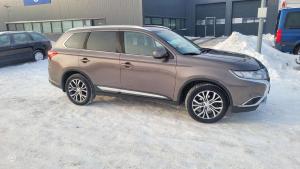 Brown Mitsubishi Outlander 2018 in Siauliai, with an engine capacity of 2.27 L and mileage of 237 thousand km for 10700 €, photo 5 on AUTOMOTO.COM.LV