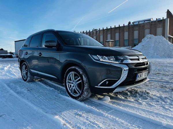 Brown Mitsubishi Outlander 2018 in Mazeikiai, with an engine capacity of 2.00 L and mileage of 135 thousand km for 14999 €, photo 5 on AUTOMOTO.COM.LV
