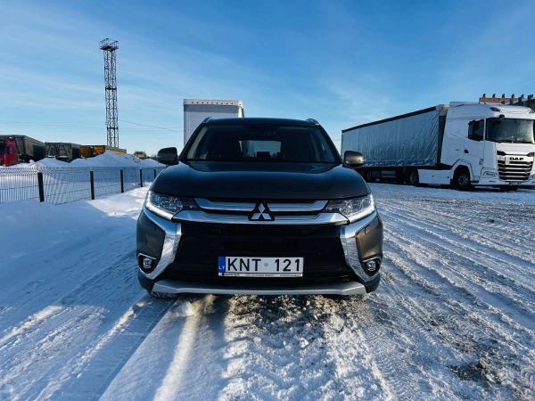 Brown Mitsubishi Outlander 2018 in Mazeikiai, with an engine capacity of 2.00 L and mileage of 135 thousand km for 14999 €, photo 7 on AUTOMOTO.COM.LV