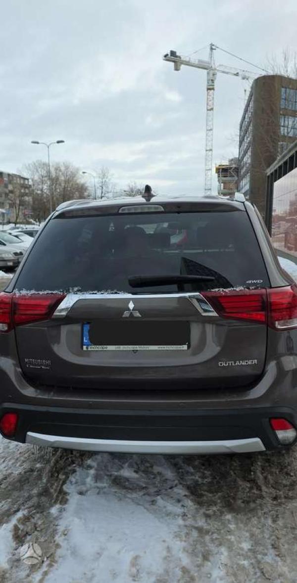 Brown Mitsubishi Outlander 2018 in Klaipeda, with an engine capacity of 2.00 L and mileage of 83 thousand km for 17000 €, photo 4 on AUTOMOTO.COM.LV