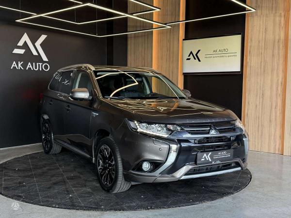 Brown Mitsubishi Outlander 2018 in Kaunas, with an engine capacity of 2.00 L and mileage of 150 thousand km for 14990 €, photo 3 on AUTOMOTO.COM.LV