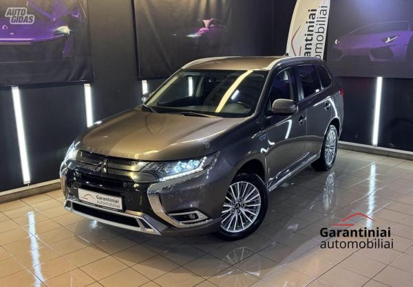 Brown Mitsubishi Outlander 2019 in Avizieniai, with an engine capacity of 2.40 L and mileage of 145 thousand km for 17500 €, photo 1 on AUTOMOTO.COM.LV