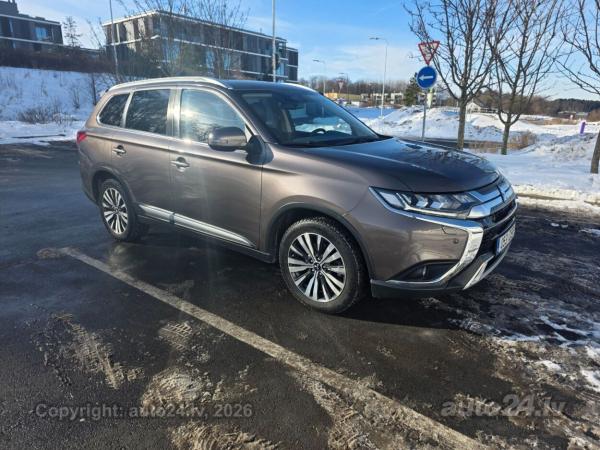 Brūns Mitsubishi Outlander 2019 Tallina, ar dzinēja tilpumu 2.00 L un nobraukumu 130 tūkst. km par 15200 €, foto 1 vietnē AUTOMOTO.COM.LV