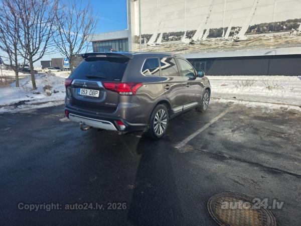 Brūns Mitsubishi Outlander 2019 Tallina, ar dzinēja tilpumu 2.00 L un nobraukumu 130 tūkst. km par 15200 €, foto 2 vietnē AUTOMOTO.COM.LV