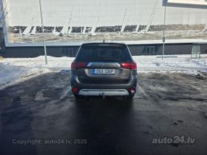 Brown Mitsubishi Outlander 2019 in Tallinn, with an engine capacity of 2.00 L and mileage of 130 thousand km for 15200 €, photo 4 on AUTOMOTO.COM.LV
