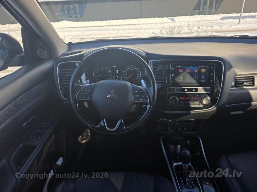 Brown Mitsubishi Outlander 2019 in Tallinn, with an engine capacity of 2.00 L and mileage of 130 thousand km for 15200 €, photo 5 on AUTOMOTO.COM.LV