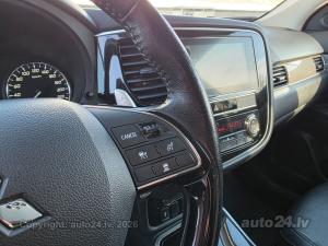 Brown Mitsubishi Outlander 2019 in Tallinn, with an engine capacity of 2.00 L and mileage of 130 thousand km for 15200 €, photo 13 on AUTOMOTO.COM.LV